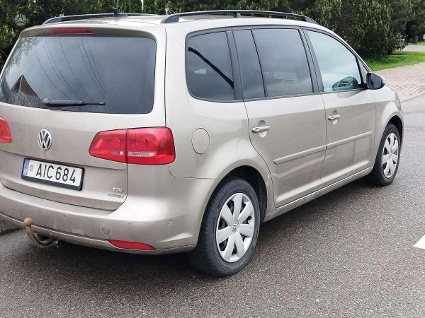 Brūns Volkswagen Touran 2013 Kauņa, ar dzinēja tilpumu 1.60 L un nobraukumu 316 tūkst. km par 4000 €, foto 3 vietnē AUTOMOTO.COM.LV