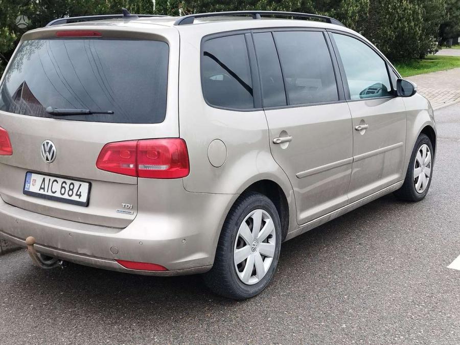 Brown Volkswagen Touran 2013 in Kaunas, with an engine capacity of 1.60 L and mileage of 316 thousand km for 4000 €, photo 3 on AUTOMOTO.COM.LV