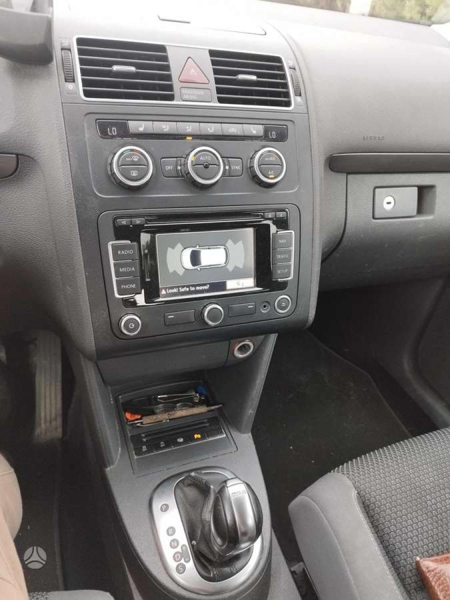 Brown Volkswagen Touran 2013 in Kaunas, with an engine capacity of 1.60 L and mileage of 316 thousand km for 4000 €, photo 8 on AUTOMOTO.COM.LV