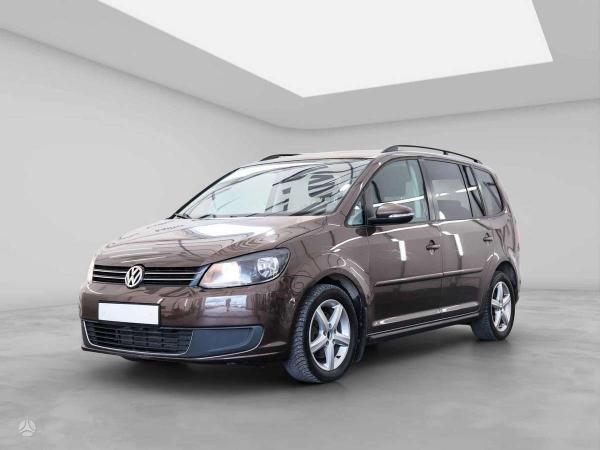 Brown Volkswagen Touran 2013 in Kaunas, with an engine capacity of 1.20 L and mileage of 322 thousand km for 5490 €, photo 1 on AUTOMOTO.COM.LV