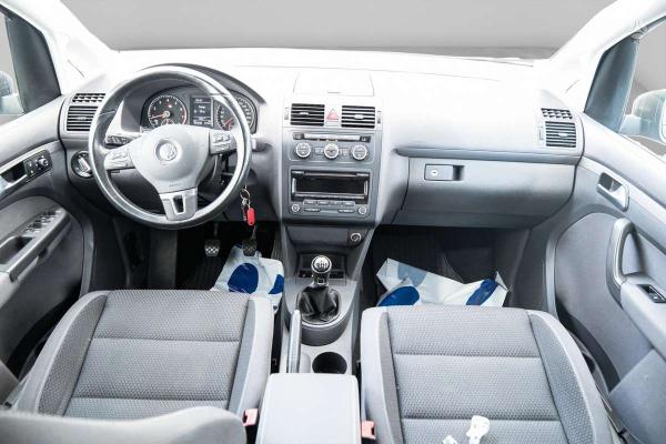 Brown Volkswagen Touran 2013 in Kaunas, with an engine capacity of 1.20 L and mileage of 322 thousand km for 5490 €, photo 10 on AUTOMOTO.COM.LV