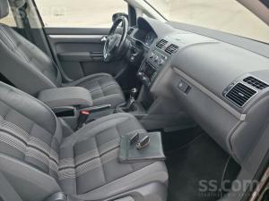 Brūns Volkswagen Touran 2013 Valmiera, ar dzinēja tilpumu 1.60 L un nobraukumu 295 tūkst. km par 5650 €, foto 11 vietnē AUTOMOTO.COM.LV