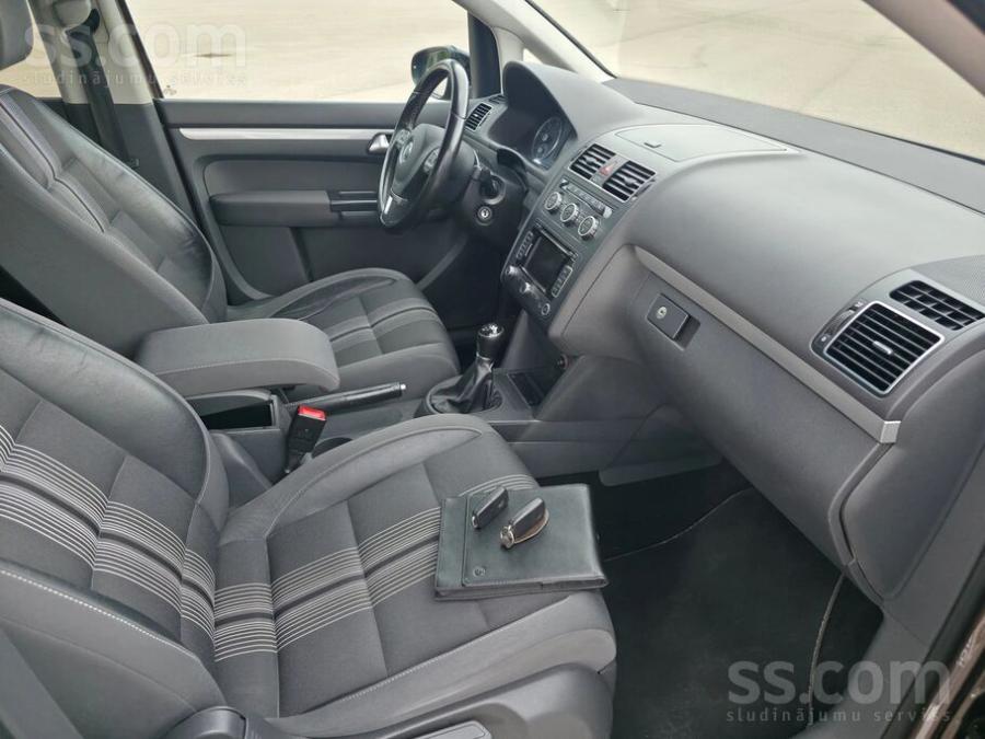 Brūns Volkswagen Touran 2013 Valmiera, ar dzinēja tilpumu 1.60 L un nobraukumu 295 tūkst. km par 5650 €, foto 11 vietnē AUTOMOTO.COM.LV