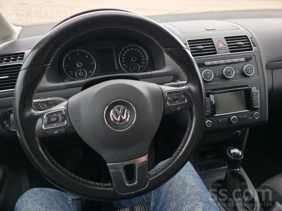 Brūns Volkswagen Touran 2013 Valmiera, ar dzinēja tilpumu 1.60 L un nobraukumu 295 tūkst. km par 5650 €, foto 13 vietnē AUTOMOTO.COM.LV