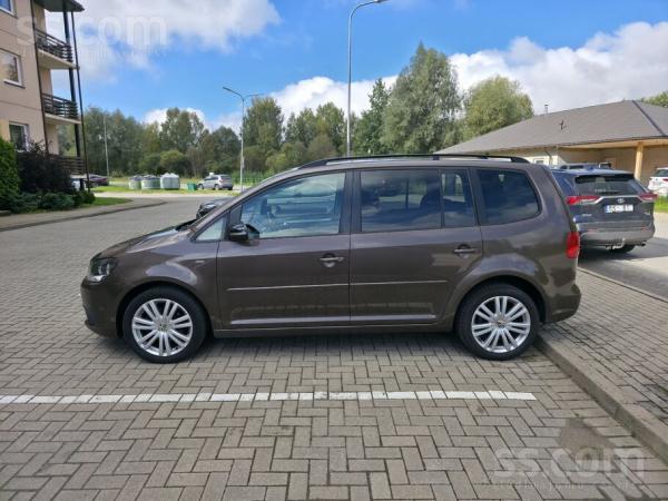 Brūns Volkswagen Touran 2013 Valmiera, ar dzinēja tilpumu 1.60 L un nobraukumu 295 tūkst. km par 4935 €, foto 3 vietnē AUTOMOTO.COM.LV