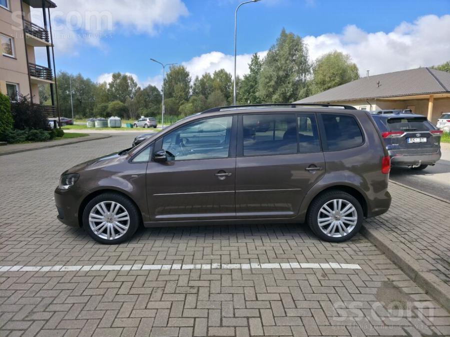 Brūns Volkswagen Touran 2013 Valmiera, ar dzinēja tilpumu 1.60 L un nobraukumu 295 tūkst. km par 4935 €, foto 3 vietnē AUTOMOTO.COM.LV
