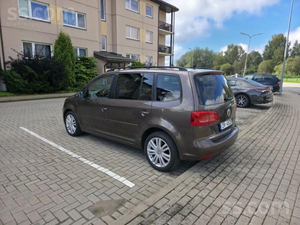 Brūns Volkswagen Touran 2013 Valmiera, ar dzinēja tilpumu 1.60 L un nobraukumu 295 tūkst. km par 4935 €, foto 4 vietnē AUTOMOTO.COM.LV