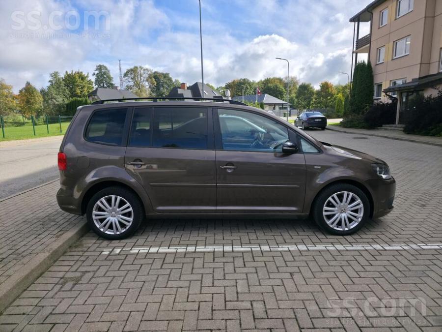 Brūns Volkswagen Touran 2013 Valmiera, ar dzinēja tilpumu 1.60 L un nobraukumu 295 tūkst. km par 4935 €, foto 6 vietnē AUTOMOTO.COM.LV