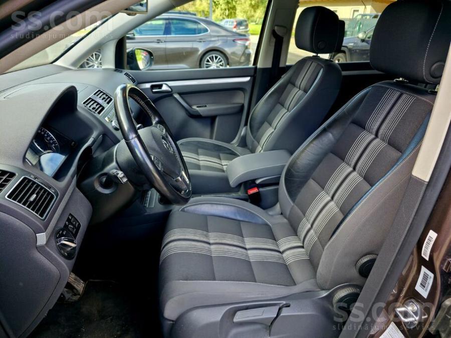 Brūns Volkswagen Touran 2013 Valmiera, ar dzinēja tilpumu 1.60 L un nobraukumu 295 tūkst. km par 4935 €, foto 8 vietnē AUTOMOTO.COM.LV