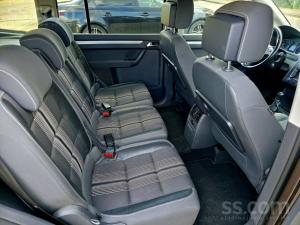 Brūns Volkswagen Touran 2013 Valmiera, ar dzinēja tilpumu 1.60 L un nobraukumu 295 tūkst. km par 4935 €, foto 10 vietnē AUTOMOTO.COM.LV