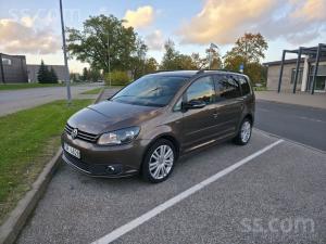 Brown Volkswagen Touran 2013 in Valmiera, with an engine capacity of 1.60 L and mileage of 295 thousand km for 4850 €, photo  on AUTOMOTO.COM.LV