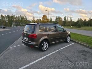 Brown Volkswagen Touran 2013 in Valmiera, with an engine capacity of 1.60 L and mileage of 295 thousand km for 4850 €, photo 5 on AUTOMOTO.COM.LV