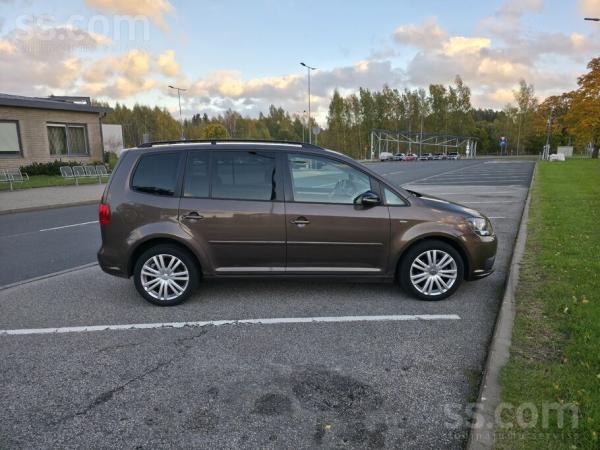 Brown Volkswagen Touran 2013 in Valmiera, with an engine capacity of 1.60 L and mileage of 295 thousand km for 4850 €, photo 6 on AUTOMOTO.COM.LV