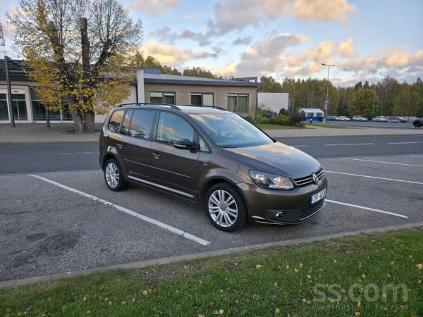 Brown Volkswagen Touran 2013 in Valmiera, with an engine capacity of 1.60 L and mileage of 295 thousand km for 4850 €, photo 7 on AUTOMOTO.COM.LV