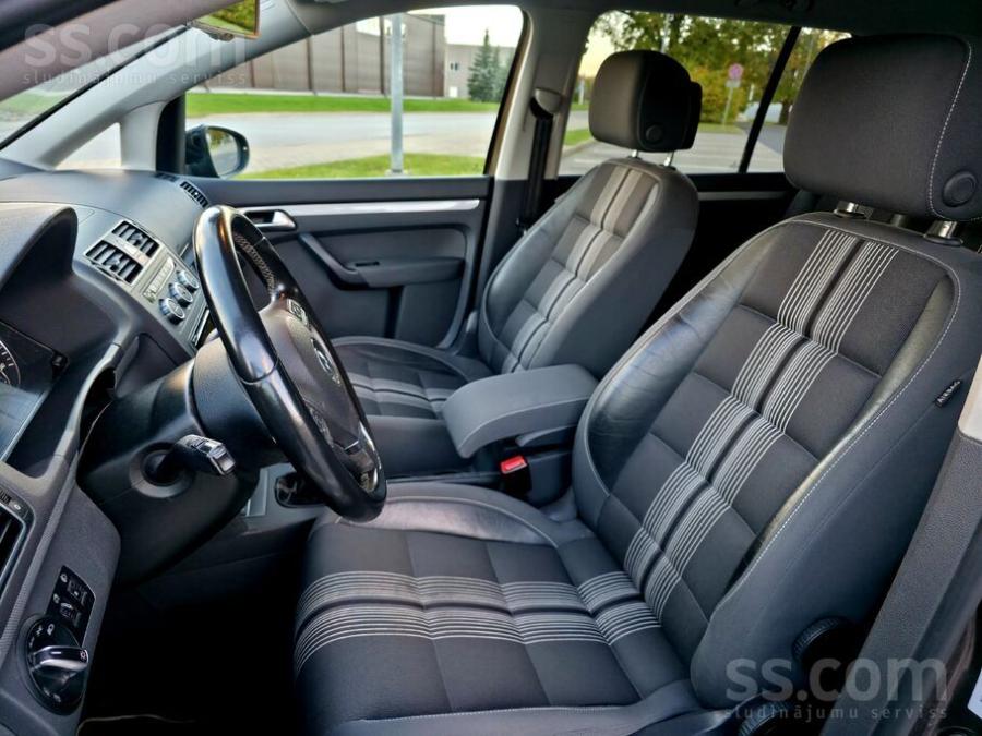 Brown Volkswagen Touran 2013 in Valmiera, with an engine capacity of 1.60 L and mileage of 295 thousand km for 4850 €, photo 8 on AUTOMOTO.COM.LV
