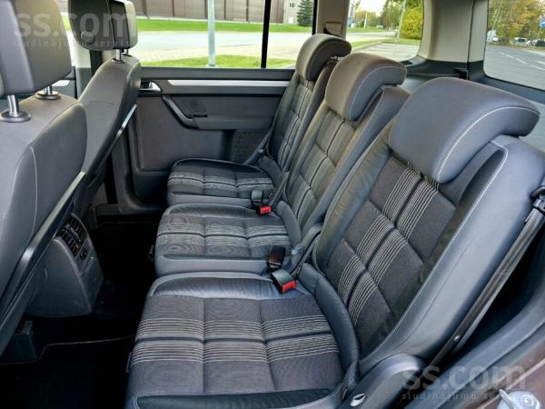 Brown Volkswagen Touran 2013 in Valmiera, with an engine capacity of 1.60 L and mileage of 295 thousand km for 4850 €, photo 9 on AUTOMOTO.COM.LV