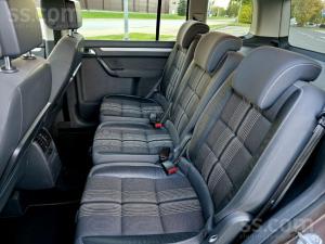 Brown Volkswagen Touran 2013 in Valmiera, with an engine capacity of 1.60 L and mileage of 295 thousand km for 4850 €, photo 9 on AUTOMOTO.COM.LV