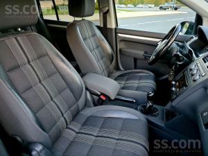 Brown Volkswagen Touran 2013 in Valmiera, with an engine capacity of 1.60 L and mileage of 295 thousand km for 4850 €, photo 11 on AUTOMOTO.COM.LV
