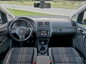 Brown Volkswagen Touran 2013 in Valmiera, with an engine capacity of 1.60 L and mileage of 295 thousand km for 4850 €, photo 12 on AUTOMOTO.COM.LV