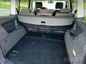 Brown Volkswagen Touran 2013 in Valmiera, with an engine capacity of 1.60 L and mileage of 295 thousand km for 4850 €, photo 13 on AUTOMOTO.COM.LV