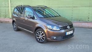 Brown Volkswagen Touran 2014 in Aizkraukle, with an engine capacity of 1.60 L and mileage of 221 thousand km for 6950 €, photo 1 on AUTOMOTO.COM.LV