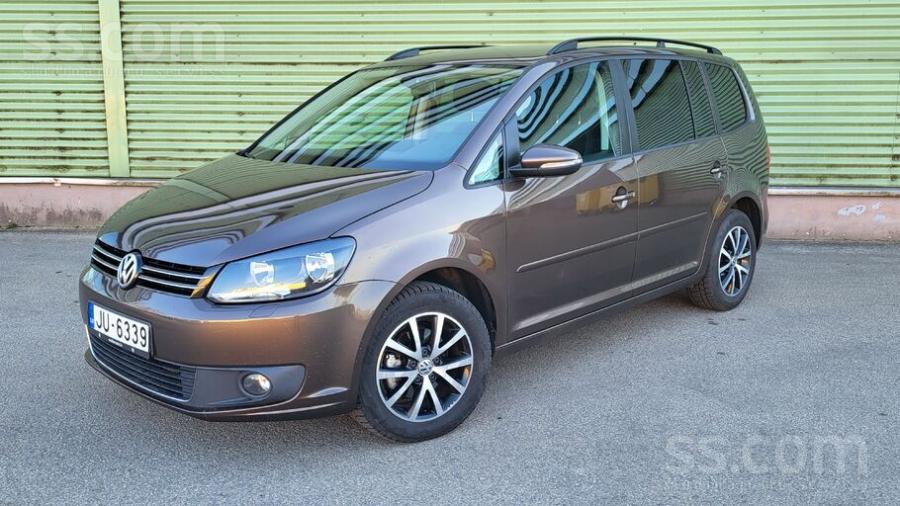 Brown Volkswagen Touran 2014 in Aizkraukle, with an engine capacity of 1.60 L and mileage of 221 thousand km for 6950 €, photo 3 on AUTOMOTO.COM.LV