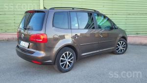 Brown Volkswagen Touran 2014 in Aizkraukle, with an engine capacity of 1.60 L and mileage of 221 thousand km for 6950 €, photo 13 on AUTOMOTO.COM.LV