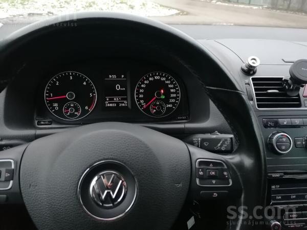 Brown Volkswagen Touran 2014 in Ogre, with an engine capacity of 1.60 L and mileage of 244 thousand km for 7999 €, photo 4 on AUTOMOTO.COM.LV