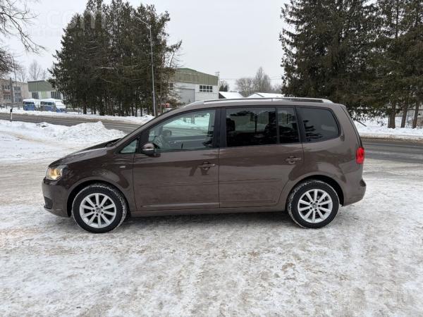 Brown Volkswagen Touran 2014 in Ogre, with an engine capacity of 1.60 L and mileage of 214 thousand km for 8450 €, photo 2 on AUTOMOTO.COM.LV