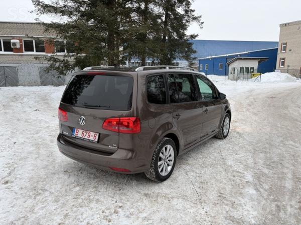 Brown Volkswagen Touran 2014 in Ogre, with an engine capacity of 1.60 L and mileage of 214 thousand km for 8450 €, photo 6 on AUTOMOTO.COM.LV
