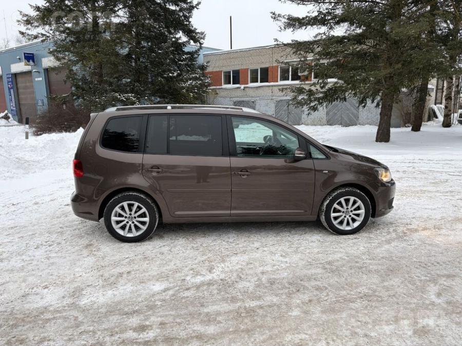 Brūns Volkswagen Touran 2014 Ogre, ar dzinēja tilpumu 1.60 L un nobraukumu 214 tūkst. km par 8450 €, foto 7 vietnē AUTOMOTO.COM.LV