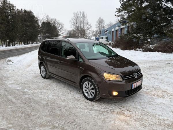 Brown Volkswagen Touran 2014 in Ogre, with an engine capacity of 1.60 L and mileage of 214 thousand km for 8450 €, photo 8 on AUTOMOTO.COM.LV