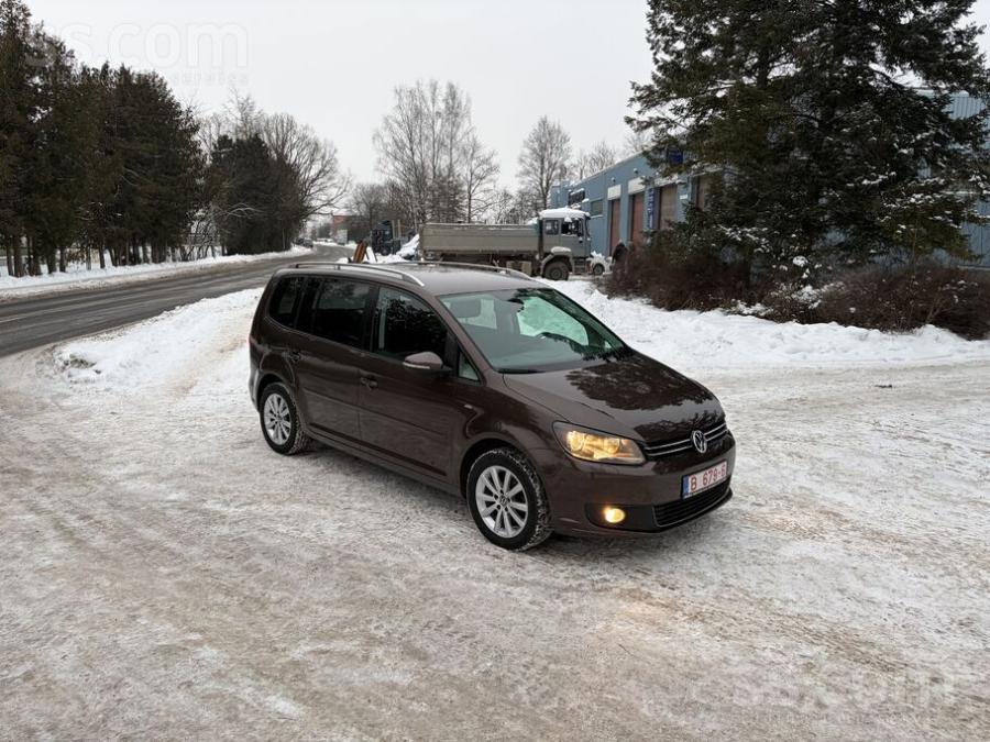 Brūns Volkswagen Touran 2014 Ogre, ar dzinēja tilpumu 1.60 L un nobraukumu 214 tūkst. km par 8450 €, foto 33 vietnē AUTOMOTO.COM.LV