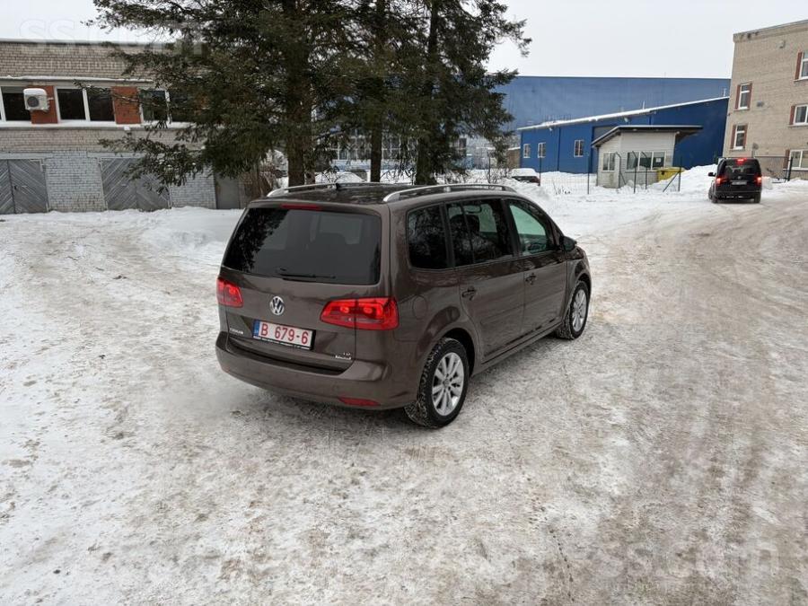 Brūns Volkswagen Touran 2014 Ogre, ar dzinēja tilpumu 1.60 L un nobraukumu 214 tūkst. km par 8450 €, foto 34 vietnē AUTOMOTO.COM.LV