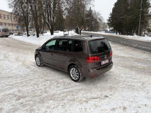 Brūns Volkswagen Touran 2014 Ogre, ar dzinēja tilpumu 1.60 L un nobraukumu 214 tūkst. km par 8450 €, foto 35 vietnē AUTOMOTO.COM.LV