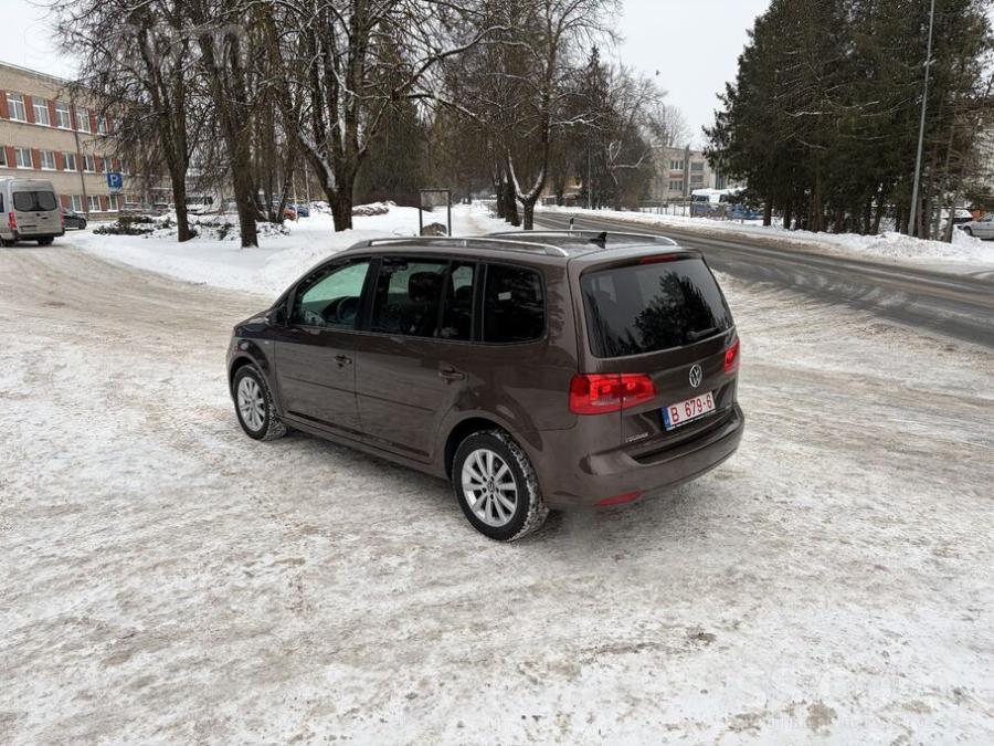 Brūns Volkswagen Touran 2014 Ogre, ar dzinēja tilpumu 1.60 L un nobraukumu 214 tūkst. km par 8450 €, foto 35 vietnē AUTOMOTO.COM.LV