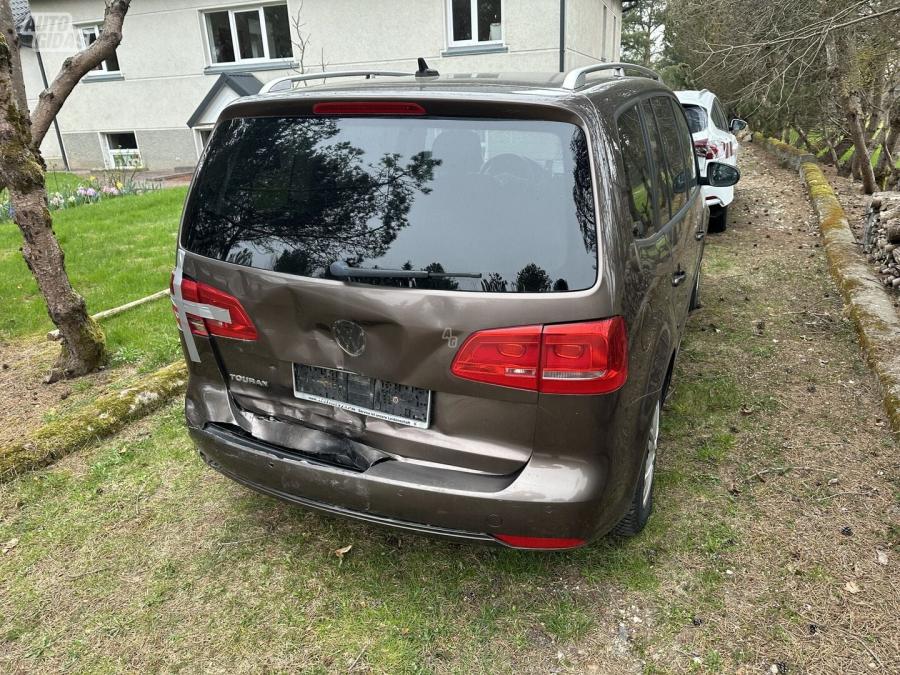 Brown Volkswagen Touran 2014 in Klaipeda, with an engine capacity of 1.20 L and mileage of 246 thousand km for 3400 €, photo 6 on AUTOMOTO.COM.LV