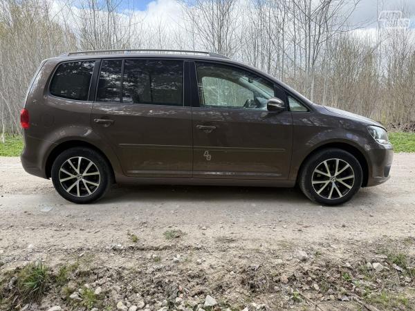 Brūns Volkswagen Touran 2014 Viļņa, ar dzinēja tilpumu 1.60 L un nobraukumu 218 tūkst. km par 7600 €, foto 4 vietnē AUTOMOTO.COM.LV