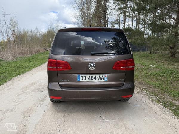 Brūns Volkswagen Touran 2014 Viļņa, ar dzinēja tilpumu 1.60 L un nobraukumu 218 tūkst. km par 7600 €, foto 6 vietnē AUTOMOTO.COM.LV
