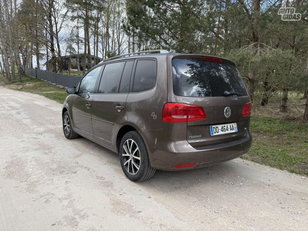 Brūns Volkswagen Touran 2014 Viļņa, ar dzinēja tilpumu 1.60 L un nobraukumu 218 tūkst. km par 7600 €, foto 7 vietnē AUTOMOTO.COM.LV