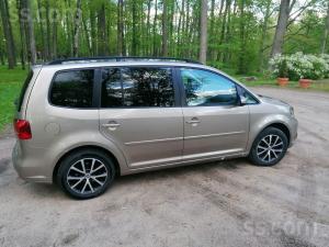 Brūns Volkswagen Touran 2014 Ogre, ar dzinēja tilpumu 1.60 L un nobraukumu 251 tūkst. km par 5000 €, foto 7 vietnē AUTOMOTO.COM.LV