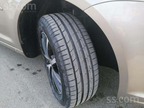 Brūns Volkswagen Touran 2014 Ogre, ar dzinēja tilpumu 1.60 L un nobraukumu 251 tūkst. km par 5100 €, foto 9 vietnē AUTOMOTO.COM.LV