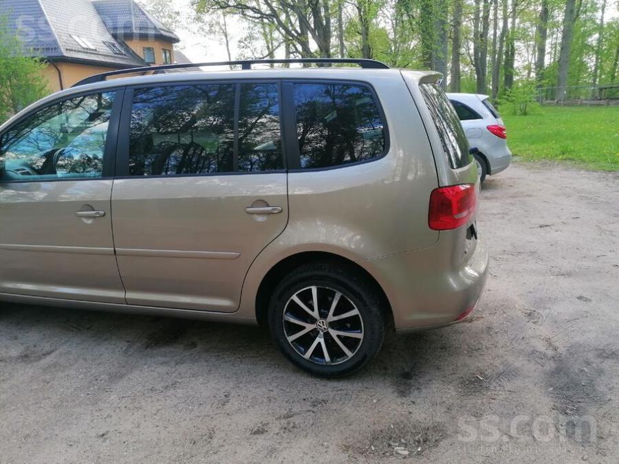 Brūns Volkswagen Touran 2014 Ogre, ar dzinēja tilpumu 1.60 L un nobraukumu 251 tūkst. km par 5000 €, foto 13 vietnē AUTOMOTO.COM.LV