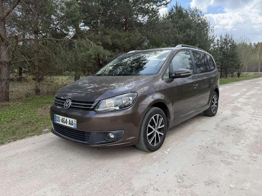 Brūns Volkswagen Touran 2014 Viļņa, ar dzinēja tilpumu 1.60 L un nobraukumu 218 tūkst. km par 7600 €, foto 1 vietnē AUTOMOTO.COM.LV
