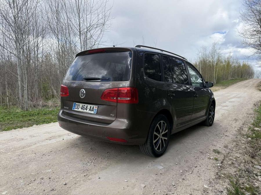 Brūns Volkswagen Touran 2014 Viļņa, ar dzinēja tilpumu 1.60 L un nobraukumu 218 tūkst. km par 7600 €, foto 6 vietnē AUTOMOTO.COM.LV
