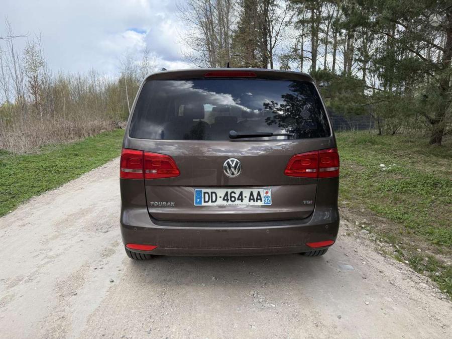 Brūns Volkswagen Touran 2014 Viļņa, ar dzinēja tilpumu 1.60 L un nobraukumu 218 tūkst. km par 7600 €, foto 7 vietnē AUTOMOTO.COM.LV