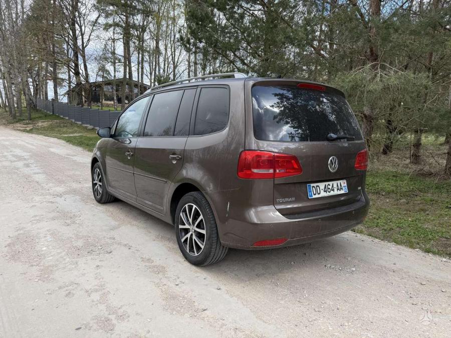 Brūns Volkswagen Touran 2014 Viļņa, ar dzinēja tilpumu 1.60 L un nobraukumu 218 tūkst. km par 7600 €, foto 8 vietnē AUTOMOTO.COM.LV