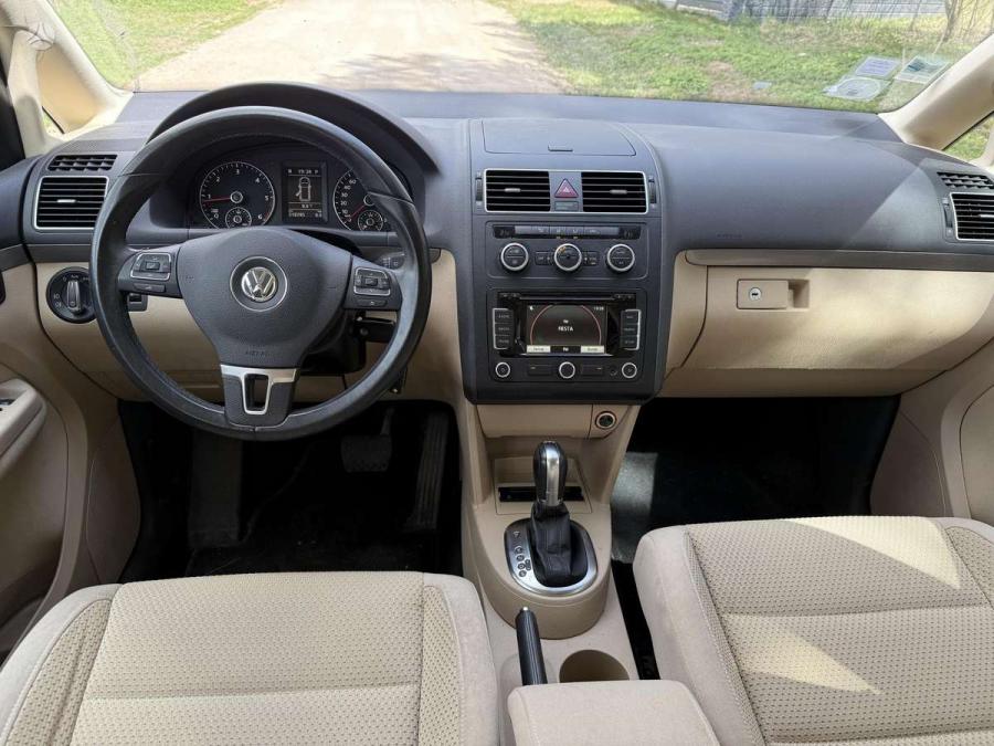 Brūns Volkswagen Touran 2014 Viļņa, ar dzinēja tilpumu 1.60 L un nobraukumu 218 tūkst. km par 7600 €, foto 12 vietnē AUTOMOTO.COM.LV