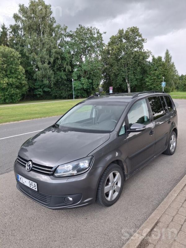 Brown Volkswagen Touran 2014 in Riga, with an engine capacity of 1.60 L and mileage of 282 thousand km for 5500 €, photo 2 on AUTOMOTO.COM.LV