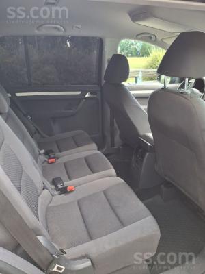 Brūns Volkswagen Touran 2014 Rīga, ar dzinēja tilpumu 1.60 L un nobraukumu 282 tūkst. km par 5500 €, foto 7 vietnē AUTOMOTO.COM.LV